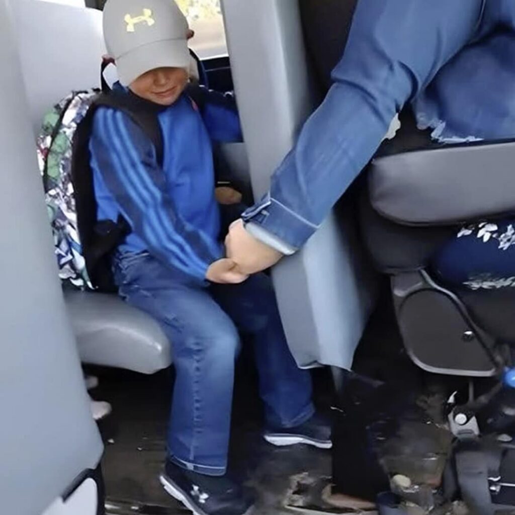 Un geste de cœur libère Axel, 6 ans, de sa peur du bus scolaire - Santé ...