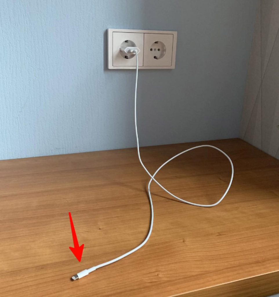Votre chargeur reste branché sans téléphone ? Les conséquences vont ...